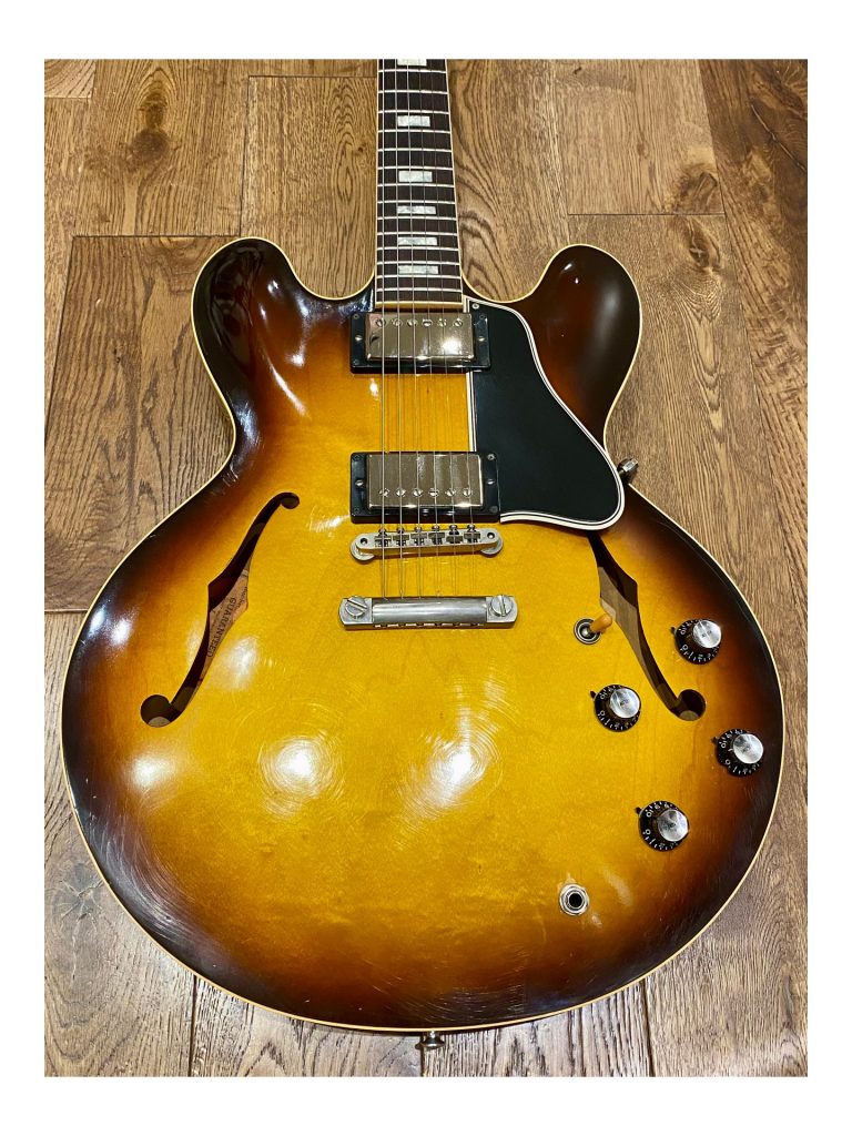 GIBSON ES-335 '63 Block Custom Historic Sunburst de 2008 | Le Guitarium