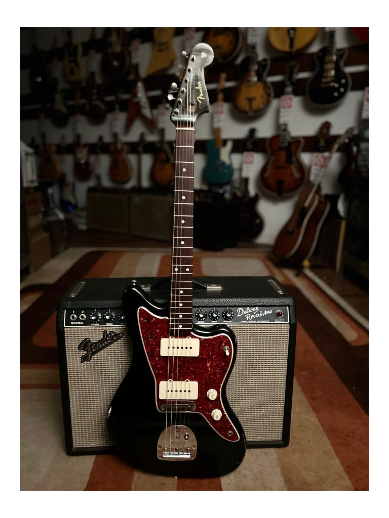 FENDER JAZZMASTER CUSTOM SHOP BLACK '62 RELIC de 2008 | Le Guitarium