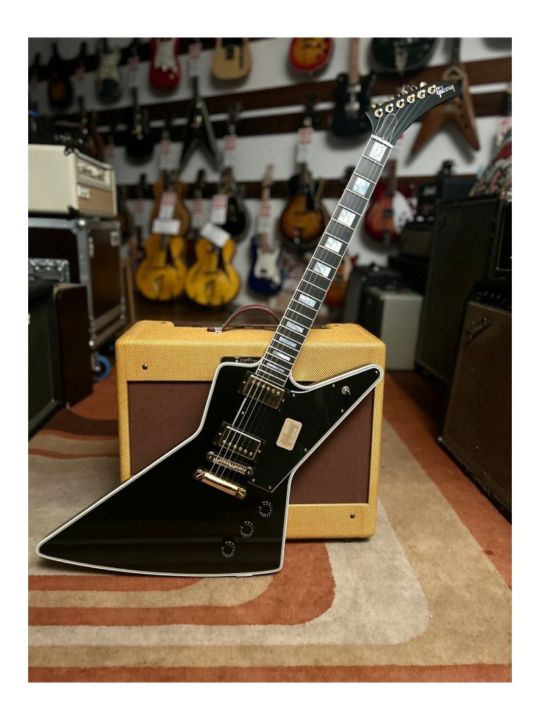 GIBSON EXPLORER CUSTOM SHOP LIMITED RUN CUSTOM EBONY de 2017 | Le Guitarium